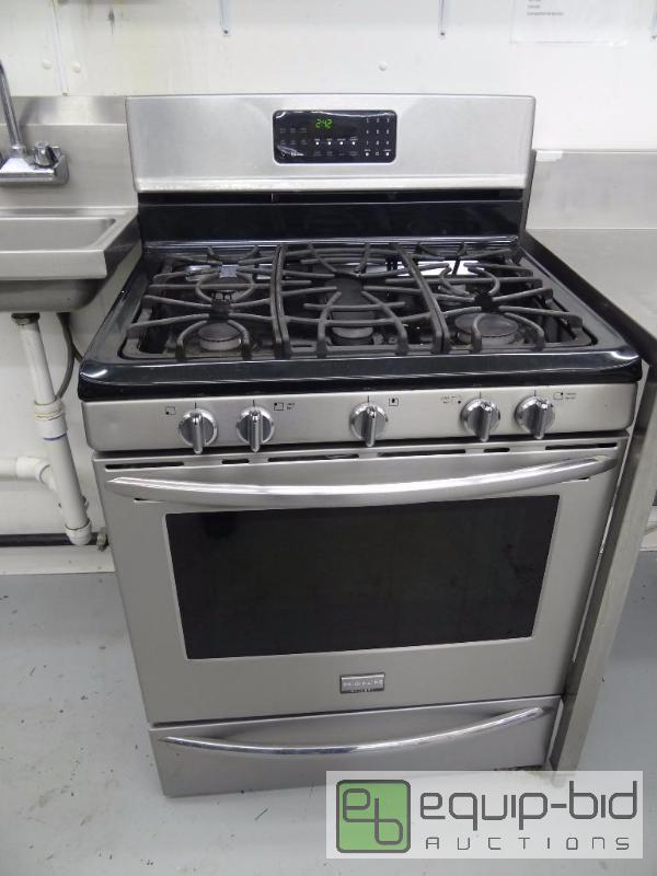 Frigidaire Gallery Residential 6 Burner Gas Range With Oven Below ...